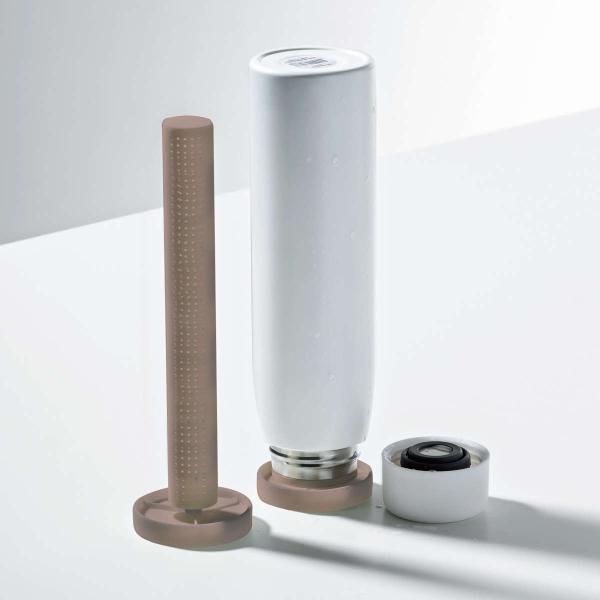 サイズ/約高さ21.4cm直径：約6cmスティック部：約直径2.5cm重量/約65g内容量/同色4本入材質/本体：ポリプロピレン乾燥用ボール：多孔質セラミック（活性炭配合）生産国/中国製パーツ別耐熱温度/本体：120度●差し込むだけで乾きに...