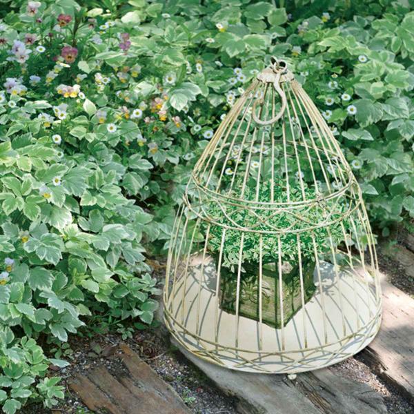 サイズ/約高さ58cm直径：約45cm重量/約3.6kg内容量/1個材質/鉄生産国/中国製●まるで鳥かごのようなプラントホルダーです。●錆び風の加工を施してアンティーク調に仕上げています。●ナチュラルな風合いが花や植物の美しさを引き立てます...