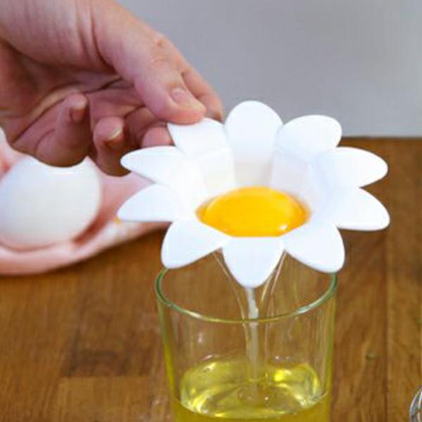サイズ/約3cm直径：約11cm内容量/1個材質/ABS樹脂生産国/中国製耐熱温度/80度●白身と黄身を簡単に分離できるエッグセパレーターです。●花の真ん中に卵を落とすとまるでデイジーの花が咲いたような可愛らしいデザインです。●卵を落とすだ...