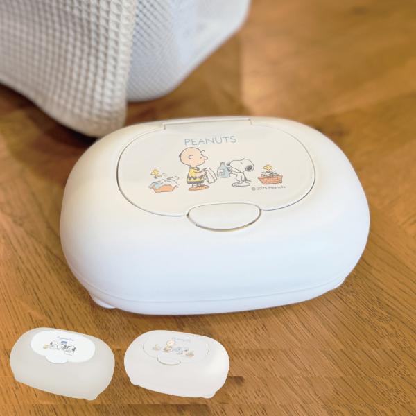 サイズ/約幅19×奥行13×高さ7.5cm重量/約135g内容量/1個材質/本体：ポリプロピレン中フタ：ポリエチレンヒンジパーツ：シリコーンゴム種類/ベージュ、アイボリー生産国/日本製●スヌーピーがデザインされたウェットティッシュケースです...