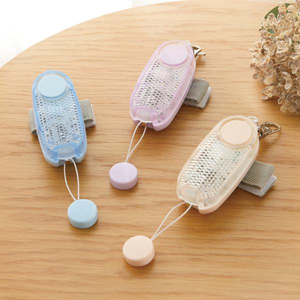 サイズ/約幅3.3×奥行18.5×高さ2.5cm固定ベルト：約2×13.5cm内容量/1個材質/ABS種類/アイボリー、ライトブルー、バイオレット電源/コイン電池（ブザー用2個・LED用1個）※別電源設計※電池は付属しません●防犯＋交通安全...