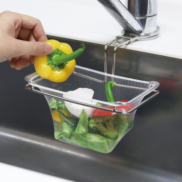 サイズ/約幅16.3×奥行19.7×高さ5.8cm重量/約108g内容量/1個材質/本体：ステンレスすべり止め：塩化ビニル樹脂、シリコーンゴム生産国/中国製耐荷重/約1.5kg●浮かせて衛生的に使える水切りネットホルダーです。●シンクに触れ...