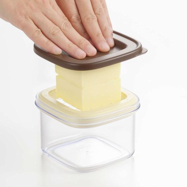 サイズ/約幅11.5×奥行11.5×高さ9.3cm重量/約187g内容量/本体、ワイヤープレート（バターカッター部）、フタ、ミニスケッパー：各1個材質/本体：AS樹脂バターカッター枠：ABS樹脂バターカッターワイヤー：18-8ステンレスフタ...
