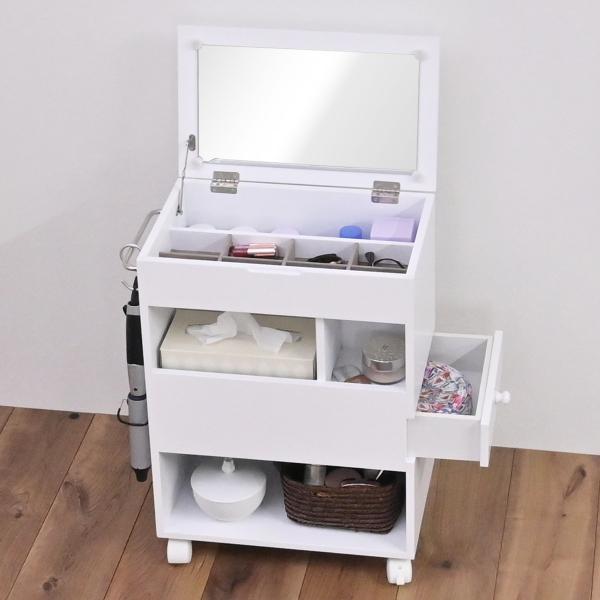 サイズ/約幅46×奥行27×高さ58.5cm重量/約9.5kg内容量/1台材質/本体：木質繊維板・ラッカー塗装鏡、ハンガーバー：スチールキャスター：樹脂生産国/中国製組立状態/完成品（一部取付）●座って使いやすい高さのメイクワゴンです。●清...