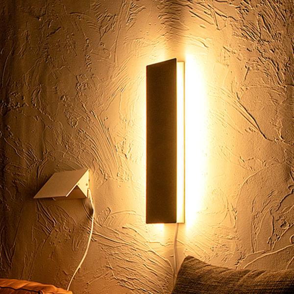 サイズ/約幅45×奥行5×高さ12.5cm重量/約1.2kg内容量/1個付属品：リモコン材質/アルミ、ポリカーボネート●発光面を覆うようなカタチでプレートシェードが取り付けられているため、照明器具本体周辺だけを明るくできます。●フラップシェ...