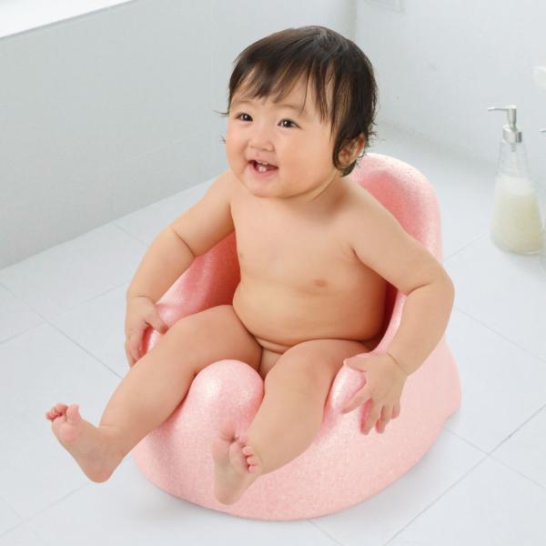 サイズ/約幅34×奥行38×高さ30cm重量/約225g内容量/1個材質/ポリプロピレン生産国/日本製耐熱温度/80度耐荷重/12kg対象年齢/6カ月頃（腰がすわる頃から）〜2才頃●保温性のある発泡素材のバスチェアです。●とっても軽いので、...