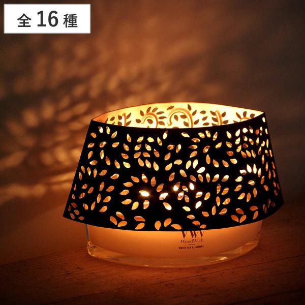 ●暖炉でゆらめく炎の心地よさを再現したウッドウィックシリーズのキャンドル「ハースウィック」です。●美しい切り抜き細工が施された専用シェードを一緒にお届けします。●優しい炎の陰影が、癒しの時間を演出します。●透明感が美しいグラスボトルのキャン...