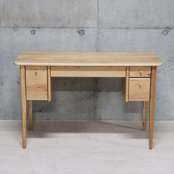 Fav-216 114ドレッサー※ ミラー・スツールは別売りです上品さと可愛らしさを感じる、オーク材のドレッサー。引出扉や脚などの丸みを持たせ、細部まで作り込まれた、ディテールにこだわったドレッサーです。真鍮×オークの組み合わせが高級感を生...