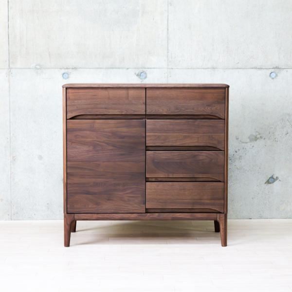 ■匠デザイン TK-155  夕凪（YUNAGI）80 サイドボード　ウォールナット天然植物性のオイルを使ったウォールナット無垢材の質感が美しくまた、細身の脚に流れるような丸みを特徴としたデザインは、お部屋をスタイリッシュに演出してくれます...