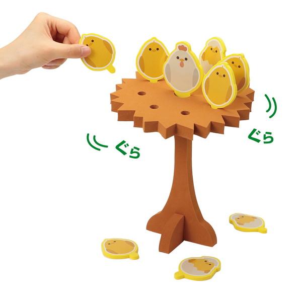 ドキドキゆらゆら！やわらか素材のひよこバランスゲーム！ゆらゆら揺れる巣の上にひよこをそっと並べて遊ぶ、ドキドキ感が楽しいバランスゲームです。集中力とバランス感覚を育てます。やわらか素材で小さなお子さまでも安心して遊べます。商品サイズ：EVA...