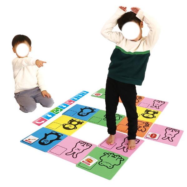 博士役が指示をして、ロボット役がなりきる！サイズ：340×310×145mmセット内容：本体×1重量：1420g材質：ＥＶＡ、紙包装形態：化粧箱包装サイズ：340×310×145mm生産国：中国ケース購入の場合の入数：4