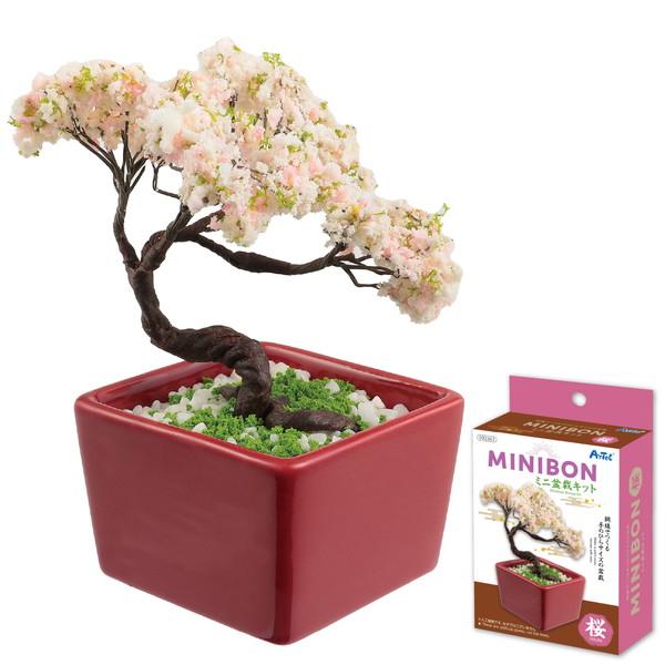 小さな桜の盆栽が作れる工作キットです。葉や枝は自由に動かせるので、自分好みの盆栽デザインが楽しめます。付属のテープを巻くことでリアルな幹を表現でき、特徴的な桜の枝ぶりも再現可能です。手のひらサイズのミニ盆栽は、鉢に入れて飾るだけでミニチュア...
