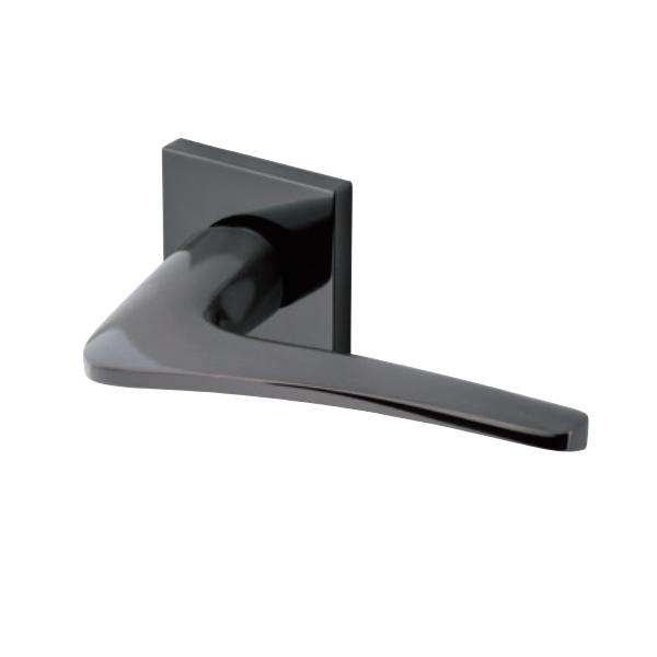 材質：亜鉛バックセット：51mm扉厚：33〜42mmファンクション：間仕切錠、表示錠ケース：231N2　232※黒ニッケル＋サテンブラックの化粧座は黒ニッケルです。箱の場合の入数：1