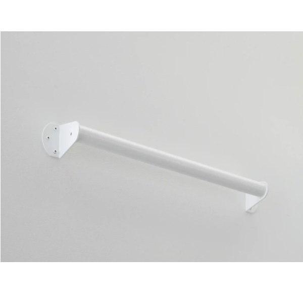 安心して昇降できる、手摺と滑り止めを備えたはしご手摺や滑り止めを備えた安心して昇り降りできるロフトタラップです。空間のアクセントとなるブラック、空間になじむホワイトをラインアップしました。重量：12kg昇降用パイプの取付位置：2,100〜2...