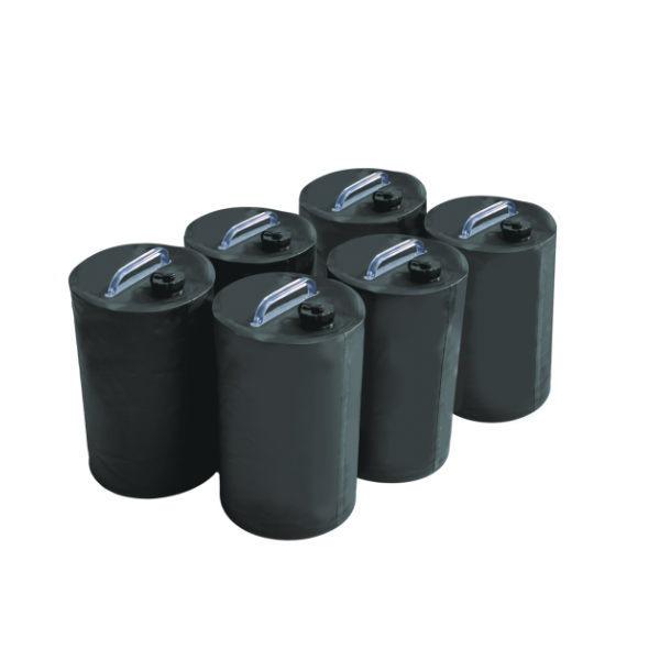 水を入れ、設営したテントの支柱にベルトで簡単に固定できる風対策品です。地面に杭を打ち込みできない場所でも使用でき便利です。現地で水を入れるから持ち運びが軽く手軽に風対策折りたためるので収納がコンパクト！鉄製の重りよりリーズナブル！※使用後は...