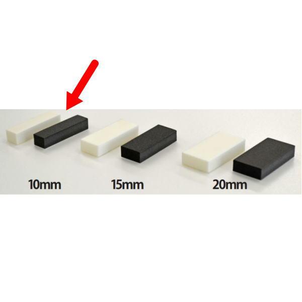 プラドフェンスは連結ジョイントありの仕様となしの仕様どちらでも設置可能です。連結ジョイントのない仕様はスペーサー部品も不要となります。連結ジョイントあり仕様の時に使用するスペーサー部品です。※板カラーウォルナット、アンティークグレーはスペー...