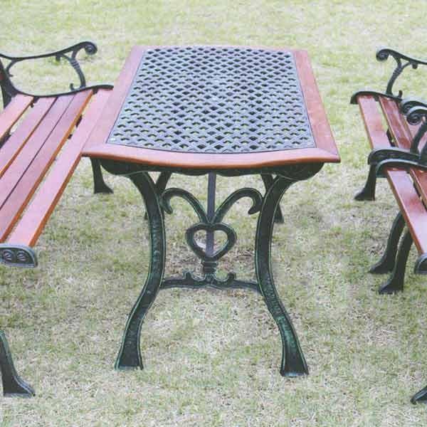 特長：設置環境により塗装の剥離及びサビ等が生じます。長期に渡り屋外使用をご希望の方は、より耐久性に優れている材質をお勧め致します。（例/チーク材、アルミ鋳物、他）サイズ：W1120×H645×D610mm重量：35.0kg材質：座板部：ハー...