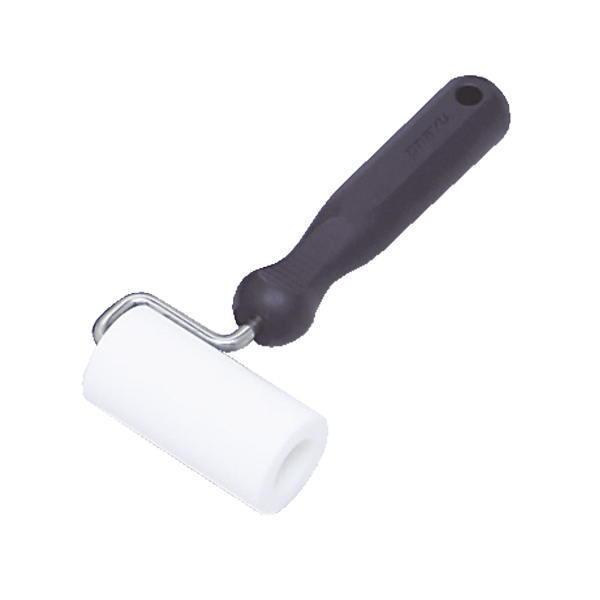 フッ素樹脂を使用し、ローラーに糊や汚れが付着しにくくなっています。ローラー：フッ素樹脂ベアリング入り※硬度はローラー部分のゴムやウレタンなどの硬さを表し数値が高いほど「硬いローラー」となります。※フッ素樹脂、ジュラコン（R）Rなど硬質素材の...