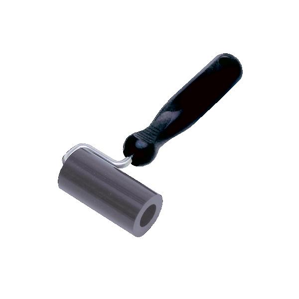 特長　ブラックウレタンを採用し、ローラー表面に付着する汚れが分かりやすくなっています。極東産機　PC柄ブラックローラーウレタン　ベアリング入り※写真はサイズが違う２つが写っておりますが、あくまで３５Φ×70mmの方が一つだけの販売ページです。