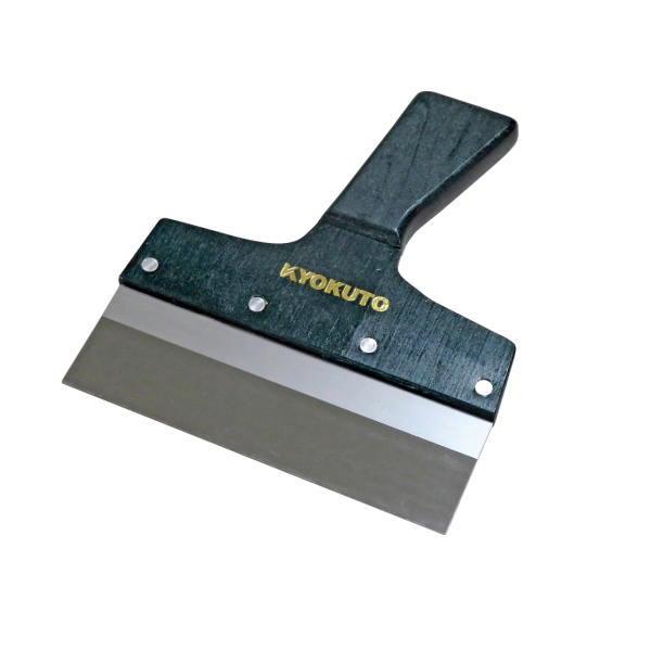 力が入れやすく厚みのある持ちやすい柄。先端まで力が伝わりやすい壁面に垂直なプレート。ソフトタイプ　研磨のあるブレードはしなりが良く力の弱い方でもパテが打ちやすい。ブレード：ステンレス焼入れ加工厚み：0.4mm