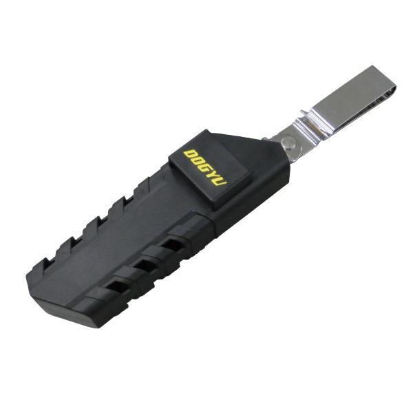 カッターナイフとコンベックスが同時にさせる。