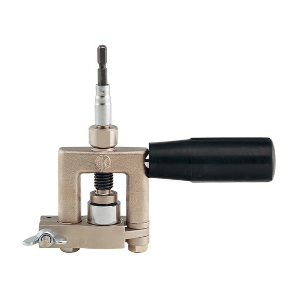 呼径：20説明文：●巻フレキパイプの三つ山つぶし専用●20ミリ用○スピンドル部分へ定期的に注油をしてください。注意文：※ドリルドライバーは設定トルクによっては手首を痛める危険性があるため、使用しないでください。