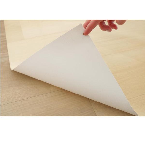 表面に滑りにくい加工を施しているので、滑りにくくペットも安心。また水を通さない防水仕様なので粗相してもサッと拭くだけでお手入れ簡単です。表面滑りにくい　表面に滑りにくい凹凸加工を施しているので、ペットの足腰にも優しい仕様です。お手入れしやす...