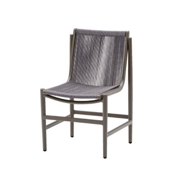 TAPASは、ヨーロッパの街中のレストラン、カフェなどでも多く利用されている屋外家具です。カジュアルな価格帯とスタッキングなど、機能性に優れています。サイズ：W515×D580×SH445.H830mmフレーム/アルミ 背?座/ロープ(PV...