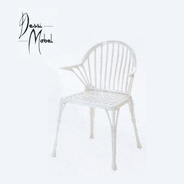 デシ モベルヨーロッパのホテルのパティオやレストランで広く愛用されているアルミ鋳物製のガーデンファニチュア。デシ モベルはスペインバルセロナで生まれました。17世紀の英国調の流れを組むデザインは日本でも広く知られています。ポリエステル粉体塗...