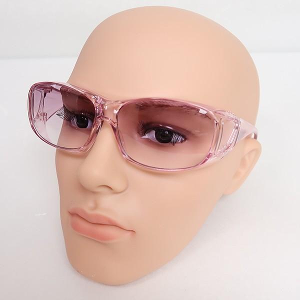 それ、保護グラスなの？掛けることが好きになるハーフカラーレンズ採用のちょっとお洒落な保護グラス。裸眼でも、メガネの上からでも掛けられます。フレームとレンズともにポリカーボネート製で丈夫。フレームまでしっかり紫外線カット９９％の優れもの。耐衝...