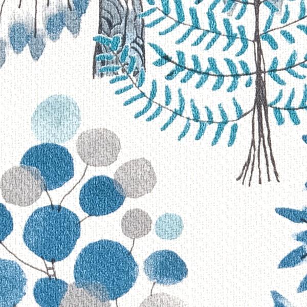 心をくすぐられ思わず引き込まれるような、魅惑の森。おとぎ話のような森の中はちょっとワクワクするけれど、全然怖くはない。2016年、カロリーナ・エルキンユッティによるデザイン。機能:日本工業規格JIS適合品です。壁紙工業会により制定された、自...