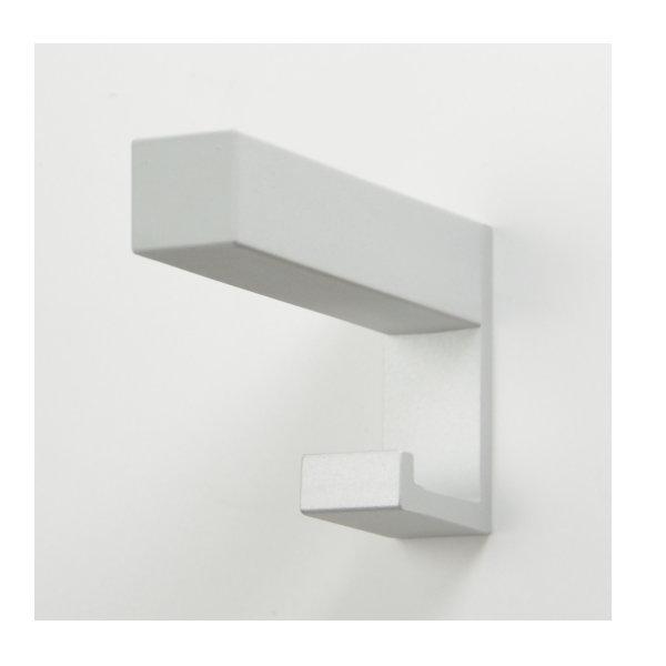 ドアにも壁にもミニマルデザイン。オフィス・リビング・居室・トイレなど、あらゆる空間で戸あたりのデザインを統一したい。意匠設計者の切実な要望から生まれたドア用戸あたりです。外観には決して金具を見せない。建築家・デザイナー・技術者のこだわりが結...