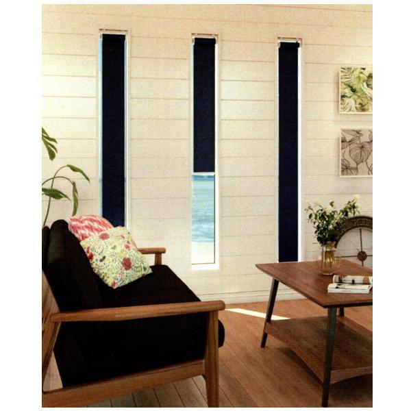スリムな窓の目隠しや調光にシンプルですっきりした印象サイドのプレートで巻きずれ防止！巻き上げ操作のため、高さは長めに裁断してあります。ソフトフィニッシュ機能は対応しておりません。日本製１年メーカー保証