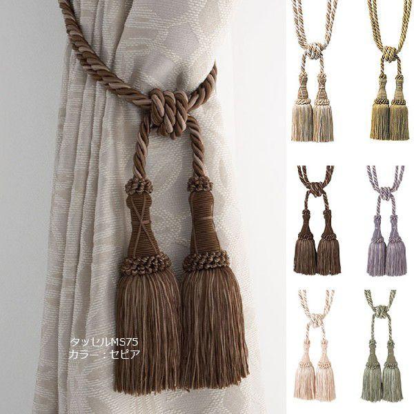 左右の紐の長さを調整することで房の位置を変えることができます。（紐の長さは変わりません。）※画像はイメージです。デジタル画像のため実際のお色味とは若干異なる場合があります。また、パソコンの設定などによっても違って見えますのでご了承ください。