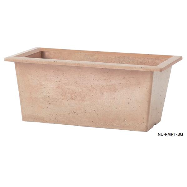 長方形（レクタングル）プランター。こだわったラインのリム形状が羅列したプランター設置に一貫したデザインをもたらします。重量：22kg容量：52Lキャスター取付け不可コンクリート用ステイン塗装（クリアー仕上げ）排水穴を開け易くするために、ウラ...