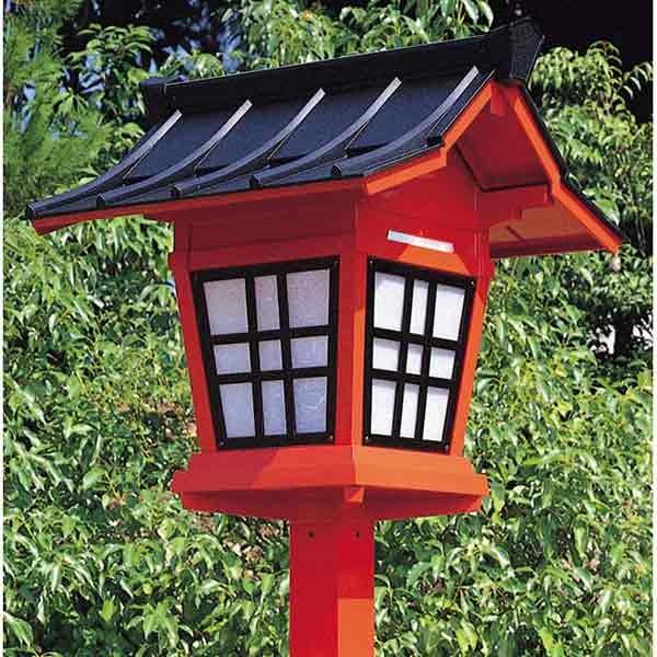 焼付塗装仕上げ「朱色」献灯籠は半受注生産のため、納品には約３週間程度必要です。その都度お問い合わせください。火袋パネルはアクリル板です。ローソク立て式も用意しております。付属品：ジョイントボックス・電球用ソケット（電球は別途・40W以下のも...