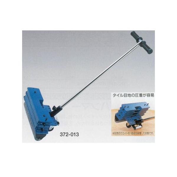 用途　エアー抜き圧着、ジョイント押さえが可能なローラーです。特長 ローラー径が（ラバー、ファブリック巻き）小さいため、不陸に追随しやすくスムーズなエアー抜きと圧着が可能で、また音も静かです。 シームローラーも装着されていますので、立ったまま...