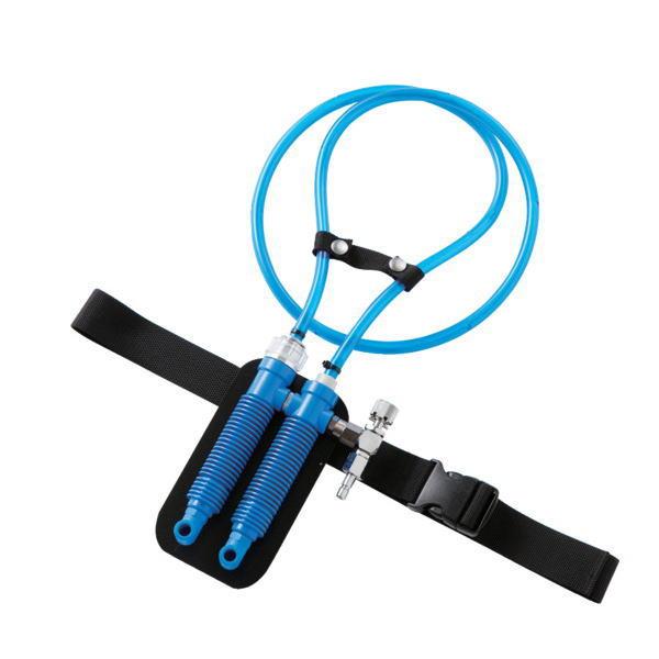 熱中症の予防に最適！冷媒は不要で圧縮空気のみで冷却します。流量調節可能です。調整テープで体形に合わせられます。熱風吹出し口は約180°首振り可能です。【商品スペック】冷却力：15kJ/min(入気圧力0.5MPa・入気温度35℃時)適合ホー...