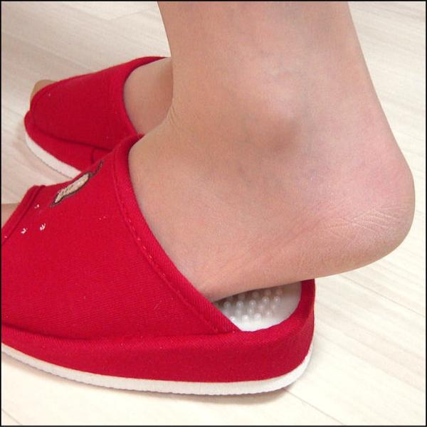 商品名 ダイエットスリッパ デザインコンセプト かかとのないダイエットスリッパで歩きながら健康に サイズ 外寸約18cm　かかと約3cm 素材　 ＥＶＡ お手入れ方法 手洗いで洗えます 機能 つま先立ちによって、正しい姿勢をキープ。引き締め...