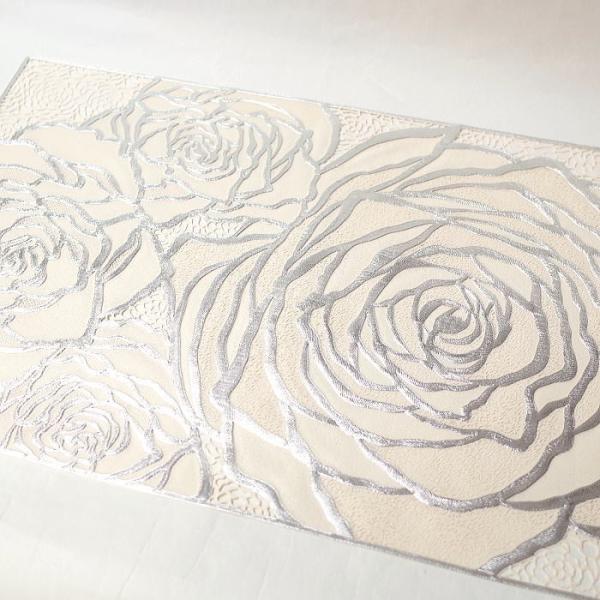 商品名 ローズランチョンマット デザインコンセプト ローズのデザインを豪華さと品のあるデザインで作り上げたランチョンマット  サイズ 幅約30×45cm  素材　 ポリ塩化ビニル  お手入れ方法 さっと拭けて便利です（デザイン性の為、水滴を...