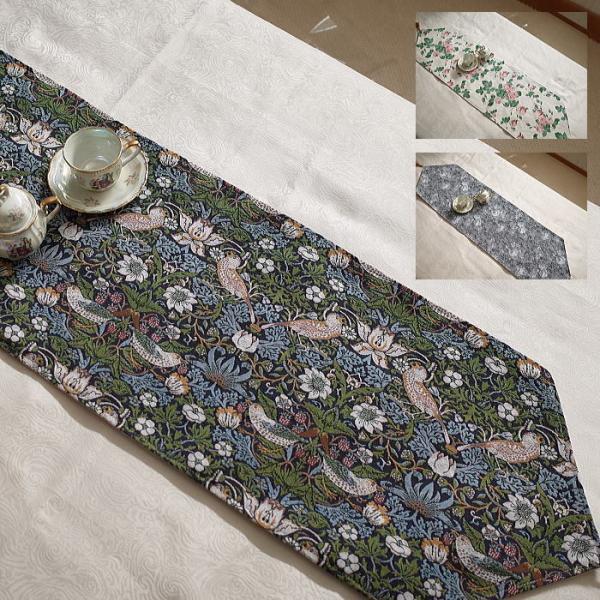 ゴブラン調のテーブルセンターサイズ約35×120cm（房の長さ含まず）ポリエステル　綿　レーヨン　ナイロン中国製