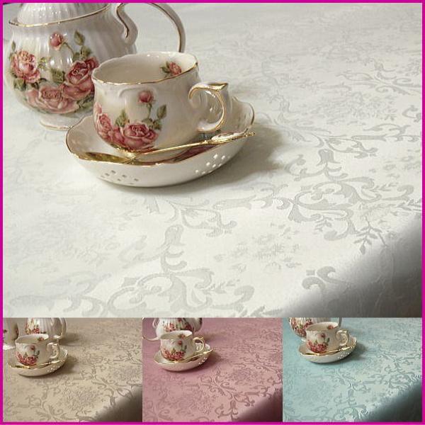 ・商品名　撥水テーブルファブリック　ジャガード織ダマスク柄 ・中国製 ・組成：ポリエステル100% ・機能　撥水効果があります　　洗濯機で洗えます ・商品の特性上折りしわが見受けられる場合があります。 ・画像と実物は異なって見える場合があり...