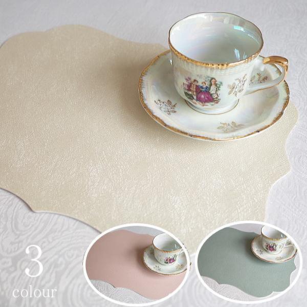 商品名 ラメ入りティーマット　生産国 中国製機能 両面使えるリバーシブルタイプ商品説明 やわらかなビニールレザーで厚みもあります汚れは中性洗剤で拭き取り水拭きしてくださいサイズ 23×33cm（変形）素材PVC　耐熱温度60℃商品画像 画像...