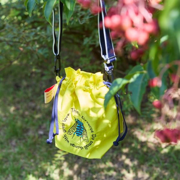 スペック■サイズ：約 横22cm×縦22cm×マチ12cm■重量：約 105ｇ■素材：表地 ナイロン100% 裏地ポリエステル100%■付属品：ショルダーベルト■原産国：中国■お手入れ情報：洗濯不可■使用するときの注意点：バッグ・洗濯　取り...