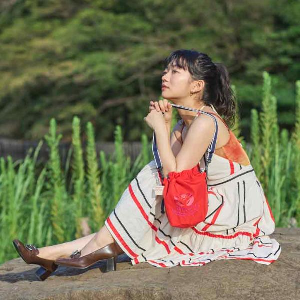 スペック■サイズ：約 横22cm×縦22cm×マチ12cm■重量：約 105ｇ■素材：表地 ナイロン100% 裏地ポリエステル100%■付属品：ショルダーベルト■原産国：中国■お手入れ情報：洗濯不可■使用するときの注意点：バッグ・洗濯　取り...