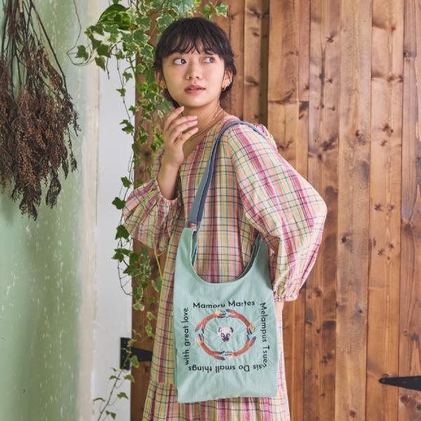 スペック■サイズ：約 横 22cm×縦 41cm（ハンドル込み）×マチ 6cmハンドル立ち上がり：約 13cm■重量：約 150ｇ■素材：表地 ナイロン100%、裏地 ポリエステル100%■付属品：ショルダーベルト■原産国：中国■お手入れ情...