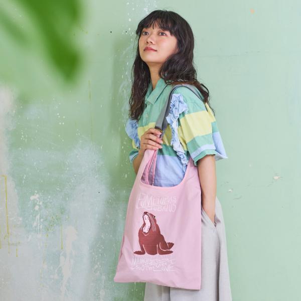 スペック■サイズ：約 横 30cm×縦 56cm（ハンドル込み）×マチ 12cmハンドル立ち上がり：約 20cm■重量：約 190ｇ■素材：表地 ナイロン100%、裏地 ポリエステル100%■付属品：ショルダーベルト■原産国：中国■お手入れ...