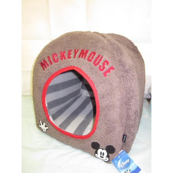 スリーアローズ "ミッキーアイコン ドームベッド"ディズニーキャラクター、ミッキーマウスがデザインされた犬猫用ドームベッドです。ふわふわ、もこもこの生地を使用しています。寒い時期におすすめです！クッションはふわふわともこもこの生地が片面ずつ...