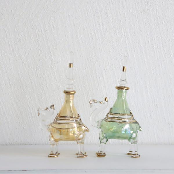 商品番号：　eg6875 サイズ　：　10cm/ 12cm 素　材　：　ガラス 産　地　：　エジプト　カイロ    <Key：ガラス香水瓶 エジプト香水瓶 エジプトガラス エジプト お土産 カイロ ガラス工芸 ラクダ らくだ インテリ...