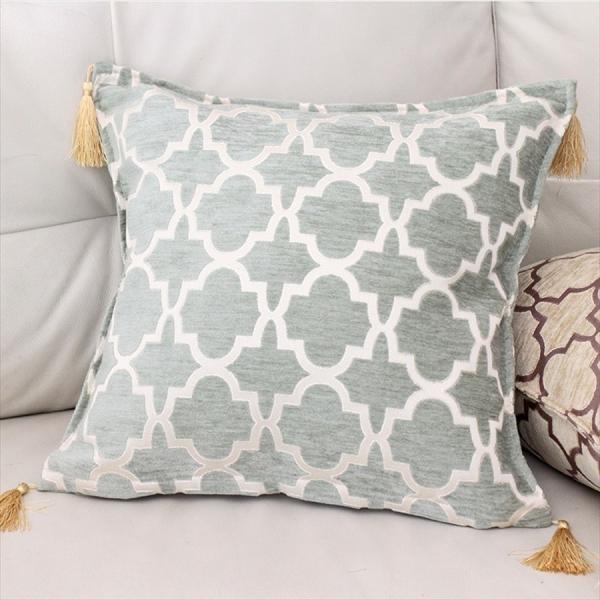 ファブリック大国・トルコで作られた、起毛のあるシュニール素材のクッションカバーです。